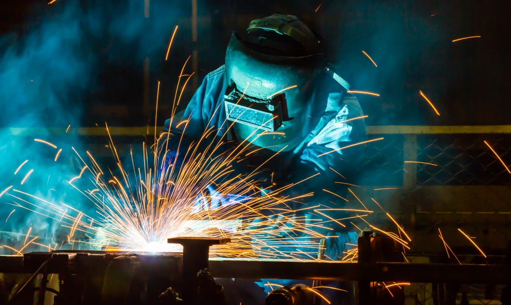 Welder's Flash: How an Arc Welder Can Protect Themselves - The Right ...